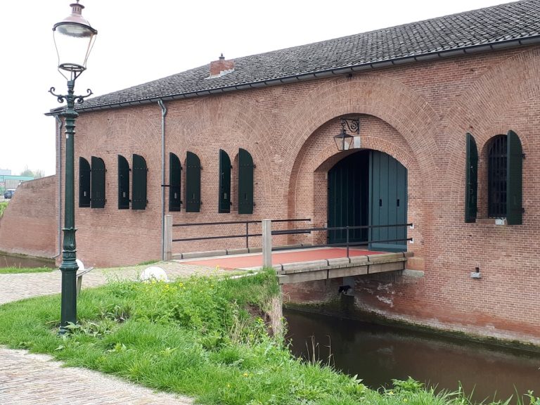 OVER WATER 133: EEN OEVERZWALUWWAND EN DE NKWK CONFERENTIE – ONS WATER